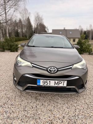 Beige Toyota Avensis 2016 in Tallinn, with an engine capacity of 1.80 L and mileage of 140 thousand km for 10900 €, photo 4 on AUTOMOTO.COM.LV