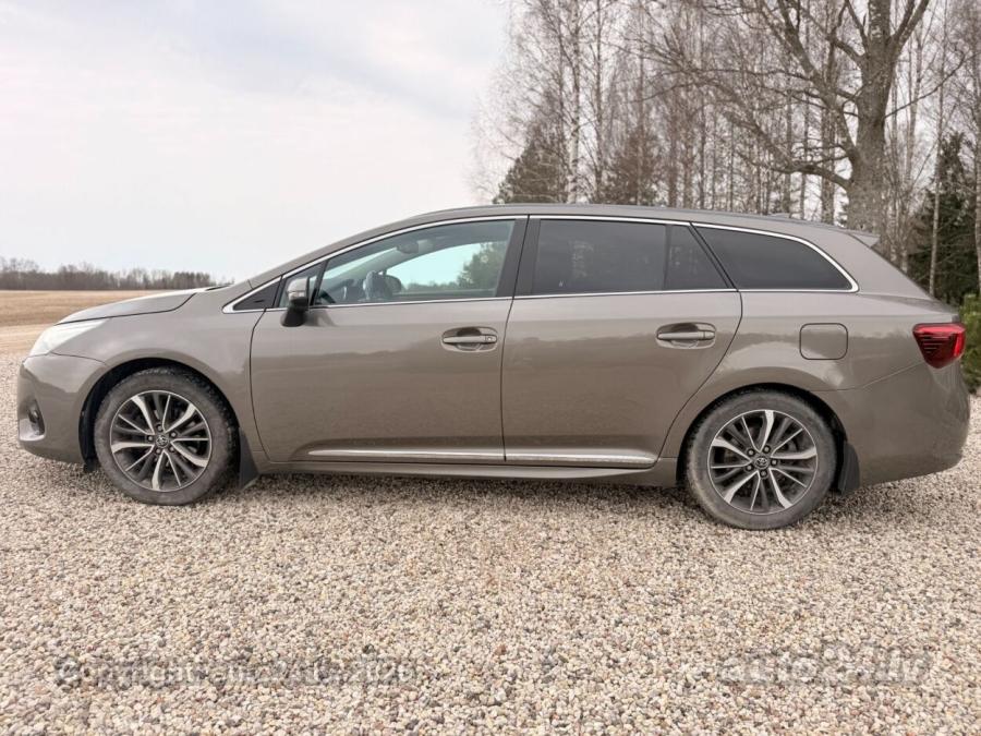 Beige Toyota Avensis 2016 in Tallinn, with an engine capacity of 1.80 L and mileage of 140 thousand km for 10900 €, photo 5 on AUTOMOTO.COM.LV