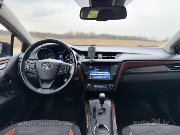 Beige Toyota Avensis 2016 in Tallinn, with an engine capacity of 1.80 L and mileage of 140 thousand km for 10900 €, photo 6 on AUTOMOTO.COM.LV