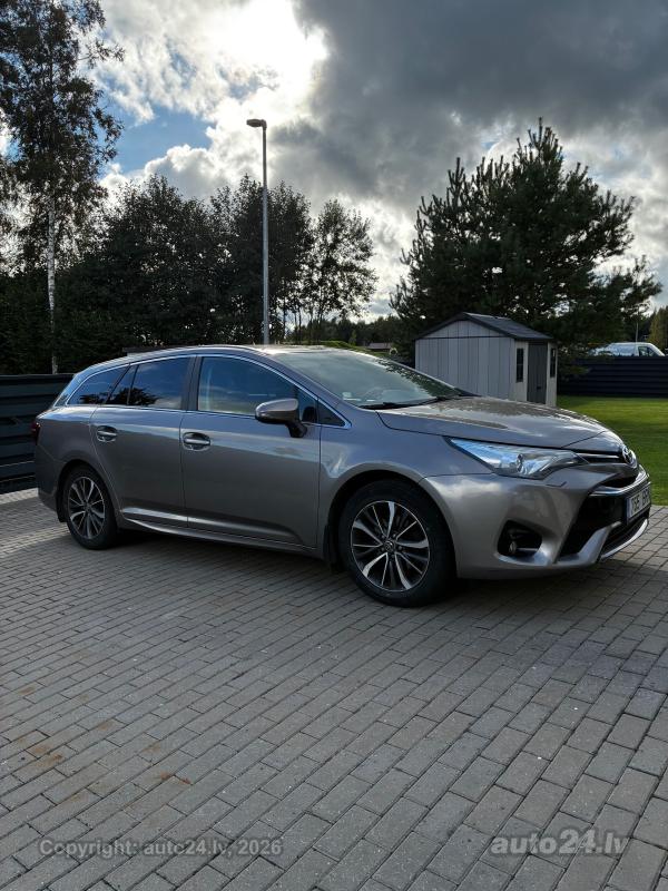 Beige Toyota Avensis 2016 in Tallinn, with an engine capacity of 1.80 L and mileage of 215 thousand km for 8900 €, photo 4 on AUTOMOTO.COM.LV