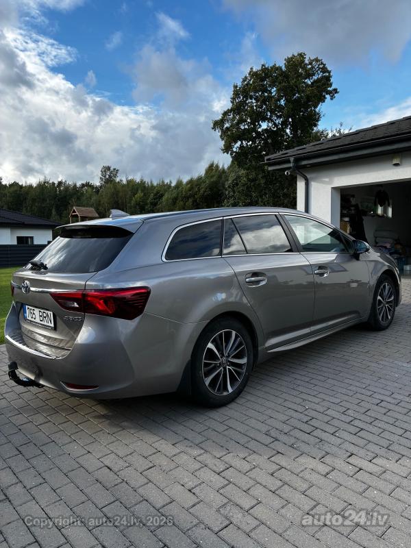 Beige Toyota Avensis 2016 in Tallinn, with an engine capacity of 1.80 L and mileage of 215 thousand km for 8900 €, photo 5 on AUTOMOTO.COM.LV