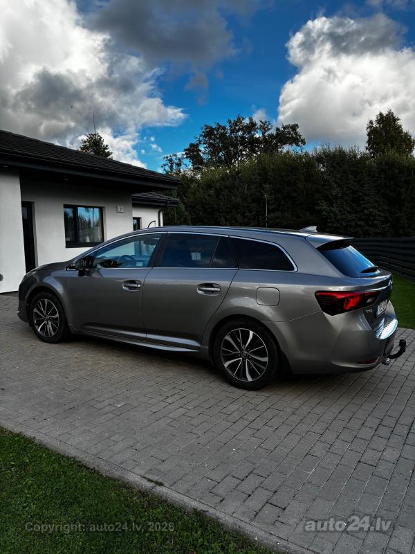 Beige Toyota Avensis 2016 in Tallinn, with an engine capacity of 1.80 L and mileage of 215 thousand km for 8900 €, photo 6 on AUTOMOTO.COM.LV