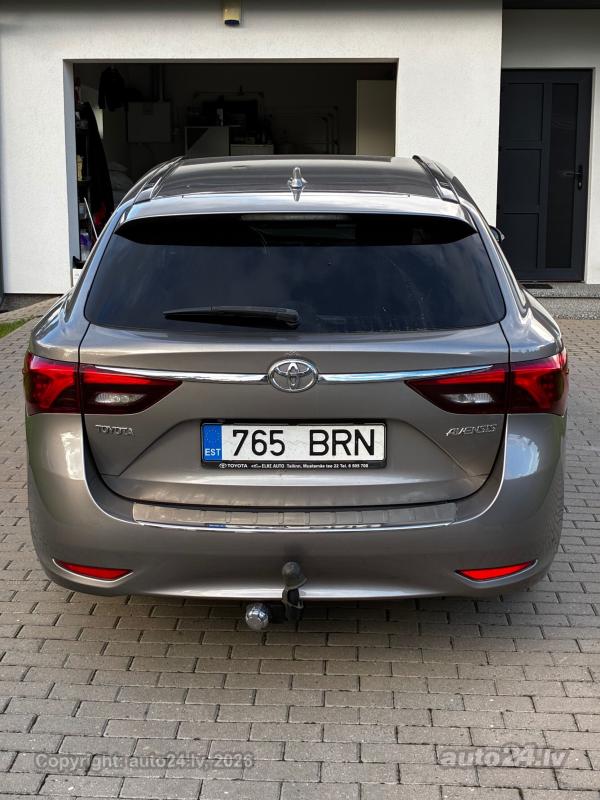 Beige Toyota Avensis 2016 in Tallinn, with an engine capacity of 1.80 L and mileage of 215 thousand km for 8900 €, photo 7 on AUTOMOTO.COM.LV