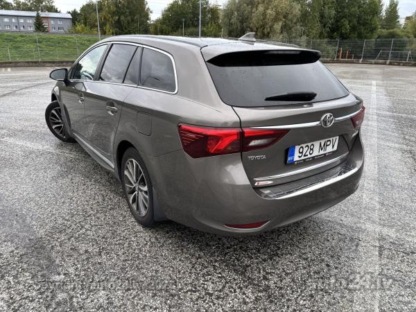 Smilšu krāsa Toyota Avensis 2016 Tallina, ar dzinēja tilpumu 1.80 L un nobraukumu 175 tūkst. km par 10900 €, foto 3 vietnē AUTOMOTO.COM.LV
