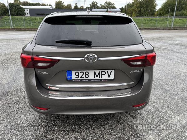 Smilšu krāsa Toyota Avensis 2016 Tallina, ar dzinēja tilpumu 1.80 L un nobraukumu 175 tūkst. km par 10900 €, foto 6 vietnē AUTOMOTO.COM.LV