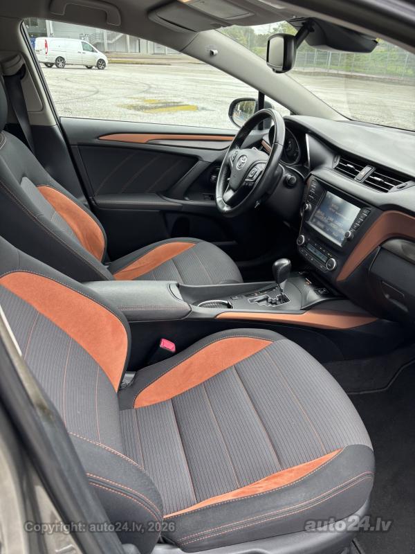 Smilšu krāsa Toyota Avensis 2016 Tallina, ar dzinēja tilpumu 1.80 L un nobraukumu 175 tūkst. km par 10900 €, foto 8 vietnē AUTOMOTO.COM.LV
