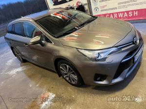 Smilšu krāsa Toyota Avensis 2017 Tallina, ar dzinēja tilpumu 1.60 L un nobraukumu 150 tūkst. km par 12400 €, foto 4 vietnē AUTOMOTO.COM.LV