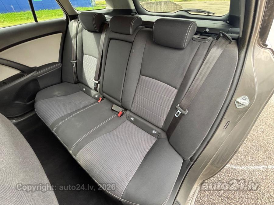Smilšu krāsa Toyota Avensis 2017 Paide, ar dzinēja tilpumu 1.80 L un nobraukumu 174 tūkst. km par 10990 €, foto 14 vietnē AUTOMOTO.COM.LV