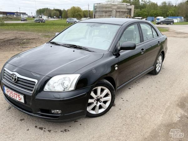 Черный Тойота Авенсис 2004 в Каунас, объемом двигателя 2.00 л и пробегом 300 тыс. км за 1850 €, фото 1 на AUTOMOTO.COM.LV