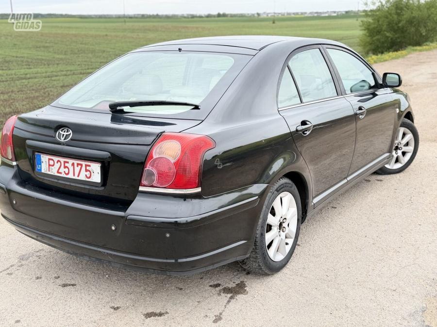 Черный Тойота Авенсис 2004 в Каунас, объемом двигателя 2.00 л и пробегом 300 тыс. км за 1850 €, фото 4 на AUTOMOTO.COM.LV