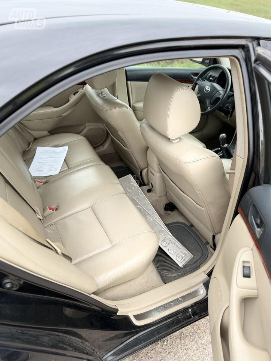 Черный Тойота Авенсис 2004 в Каунас, объемом двигателя 2.00 л и пробегом 300 тыс. км за 1850 €, фото 16 на AUTOMOTO.COM.LV