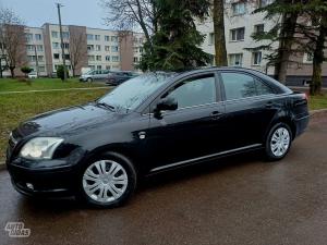 Melns Toyota Avensis 2006 Kauņa, ar dzinēja tilpumu 2.00 L un nobraukumu 25 tūkst. km par 1990 €, foto  vietnē AUTOMOTO.COM.LV