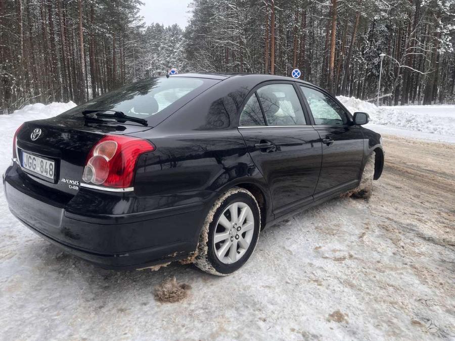 Melns Toyota Avensis 2006 Visaginas, ar dzinēja tilpumu 2.00 L un nobraukumu 310 tūkst. km par 1900 €, foto 2 vietnē AUTOMOTO.COM.LV