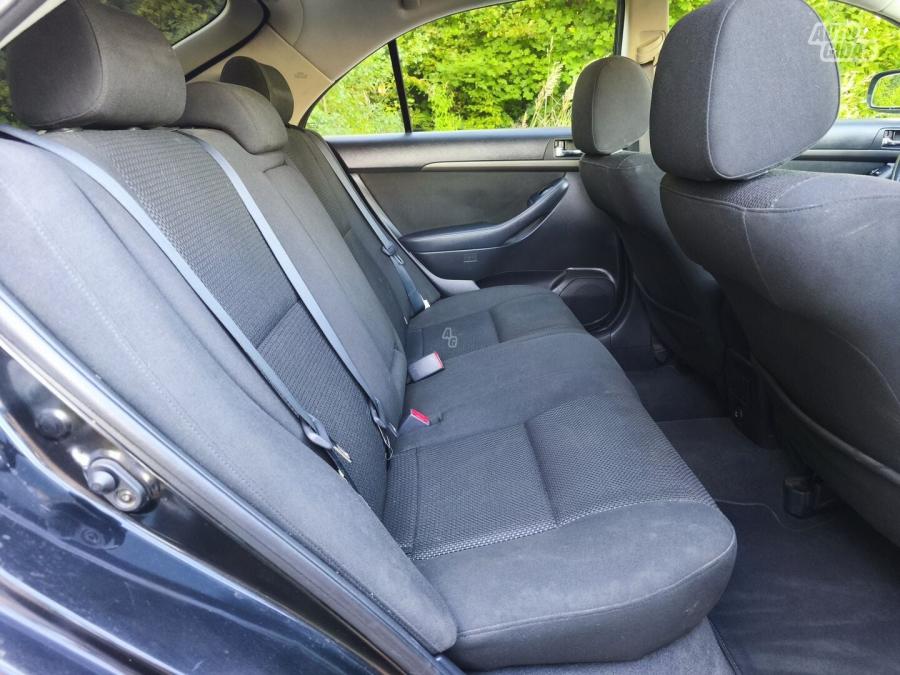 Black Toyota Avensis 2006 in Taurage, with an engine capacity of 2.20 L and mileage of 343 thousand km for 1750 €, photo 17 on AUTOMOTO.COM.LV