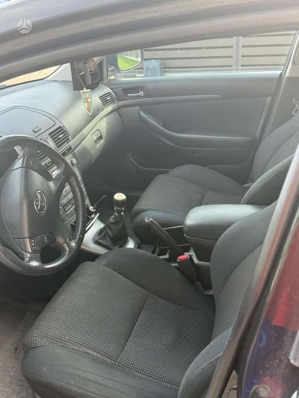 Black Toyota Avensis 2006 in Vilnius, with an engine capacity of 2.23 L and mileage of 300 thousand km for 2100 €, photo 3 on AUTOMOTO.COM.LV