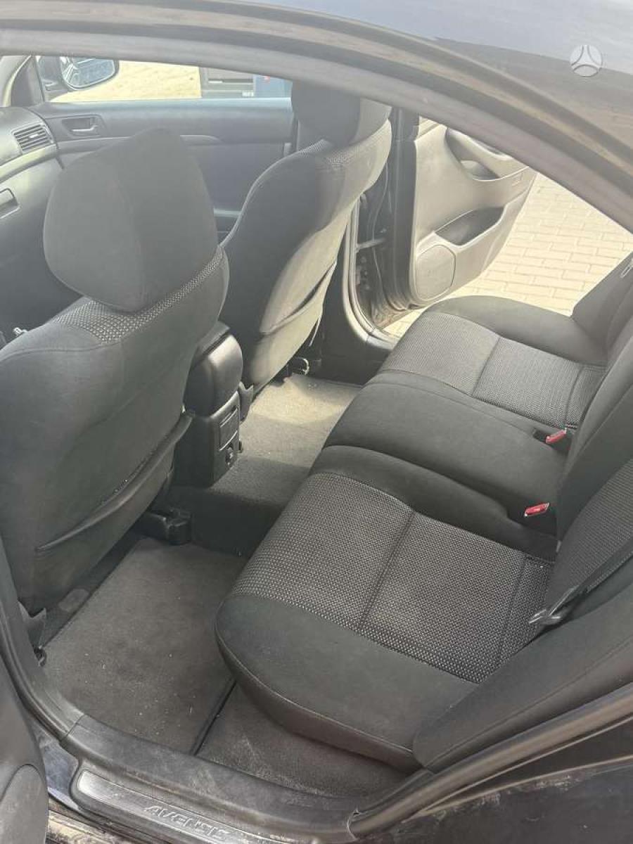 Black Toyota Avensis 2006 in Vilnius, with an engine capacity of 2.23 L and mileage of 300 thousand km for 2100 €, photo 4 on AUTOMOTO.COM.LV
