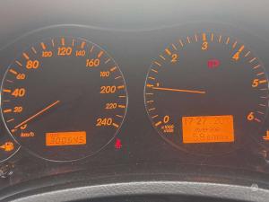 Black Toyota Avensis 2006 in Vilnius, with an engine capacity of 2.23 L and mileage of 300 thousand km for 2100 €, photo 7 on AUTOMOTO.COM.LV