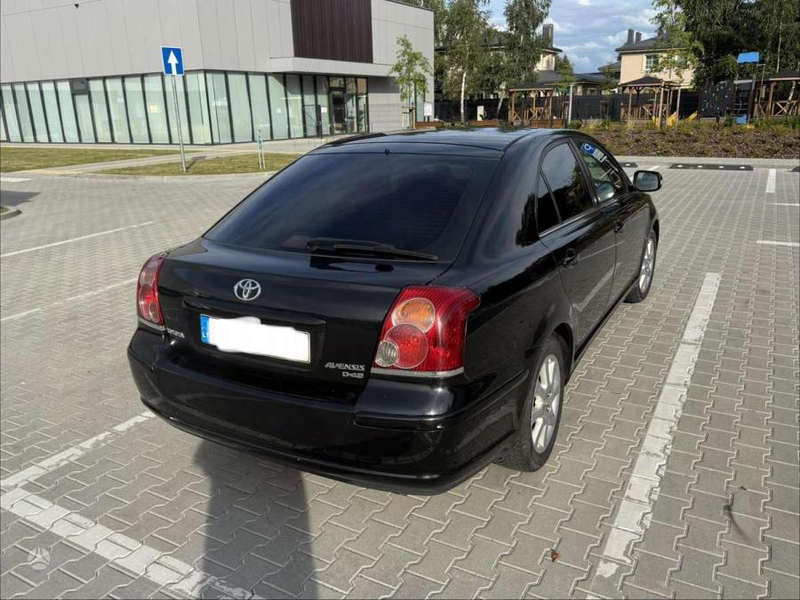 Black Toyota Avensis 2006 in Vilnius, with an engine capacity of 2.23 L and mileage of 300 thousand km for 2100 €, photo 10 on AUTOMOTO.COM.LV