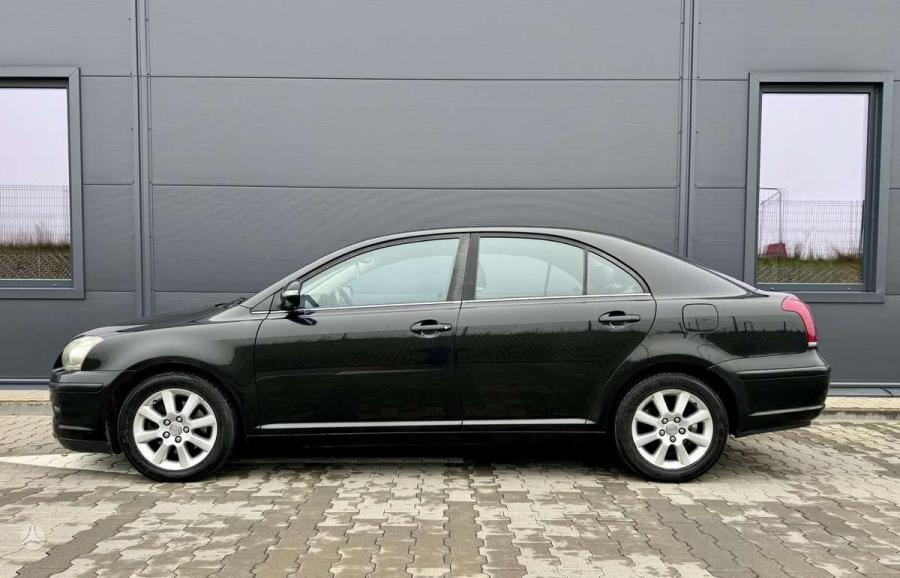 Black Toyota Avensis 2007 in Vilnius, with an engine capacity of 2.20 L and mileage of 322 thousand km for 1790 €, photo 2 on AUTOMOTO.COM.LV