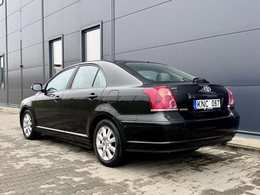 Black Toyota Avensis 2007 in Vilnius, with an engine capacity of 2.20 L and mileage of 322 thousand km for 1790 €, photo 3 on AUTOMOTO.COM.LV