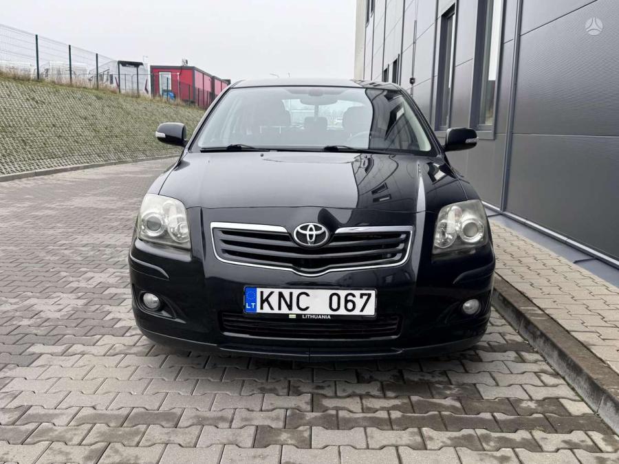 Black Toyota Avensis 2007 in Vilnius, with an engine capacity of 2.20 L and mileage of 322 thousand km for 1790 €, photo 8 on AUTOMOTO.COM.LV