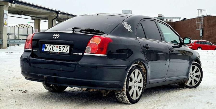 Black Toyota Avensis 2008 in Vilnius, with an engine capacity of 2.00 L and mileage of 302 thousand km for 1650 €, photo 4 on AUTOMOTO.COM.LV