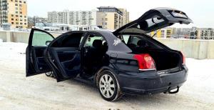 Black Toyota Avensis 2008 in Vilnius, with an engine capacity of 2.00 L and mileage of 302 thousand km for 1650 €, photo 18 on AUTOMOTO.COM.LV
