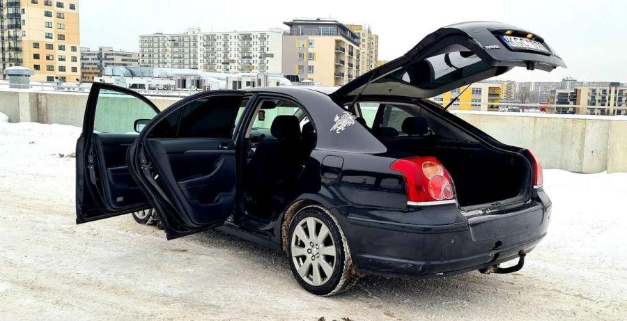 Black Toyota Avensis 2008 in Vilnius, with an engine capacity of 2.00 L and mileage of 302 thousand km for 1650 €, photo 18 on AUTOMOTO.COM.LV