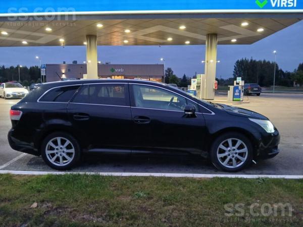 Черный Тойота Авенсис 2009 в Рига, объемом двигателя 2.20 л и пробегом 291 тыс. км за 3330 €, фото 1 на AUTOMOTO.COM.LV