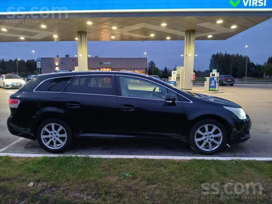 Melns Toyota Avensis 2009 Rīga, ar dzinēja tilpumu 2.20 L un nobraukumu 291 tūkst. km par 3330 €, foto 1 vietnē AUTOMOTO.COM.LV