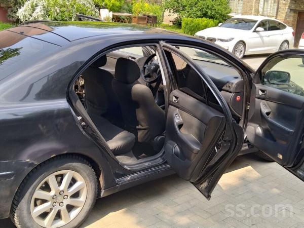 Черный Тойота Авенсис 2003 в Рига, объемом двигателя 2.00 л и пробегом 353 тыс. км за 750 €, фото 1 на AUTOMOTO.COM.LV