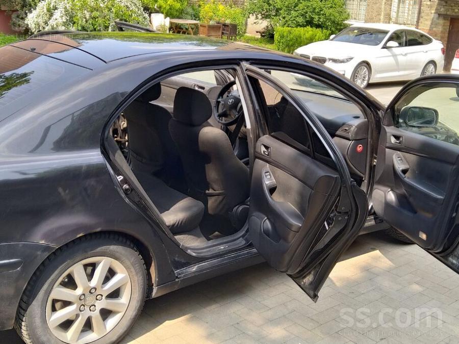 Черный Тойота Авенсис 2003 в Рига, объемом двигателя 2.00 л и пробегом 353 тыс. км за 750 €, фото 1 на AUTOMOTO.COM.LV