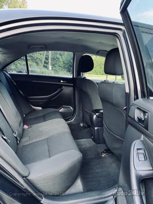 Melns Toyota Avensis 2004 Tallina, ar dzinēja tilpumu 2.00 L un nobraukumu 301 tūkst. km par 1999 €, foto 12 vietnē AUTOMOTO.COM.LV