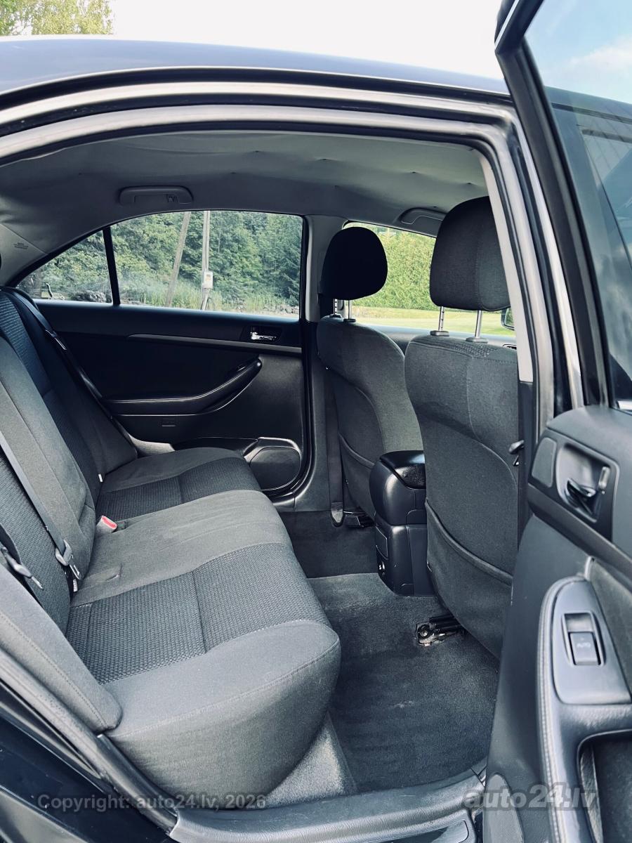 Melns Toyota Avensis 2004 Tallina, ar dzinēja tilpumu 2.00 L un nobraukumu 301 tūkst. km par 1999 €, foto 12 vietnē AUTOMOTO.COM.LV