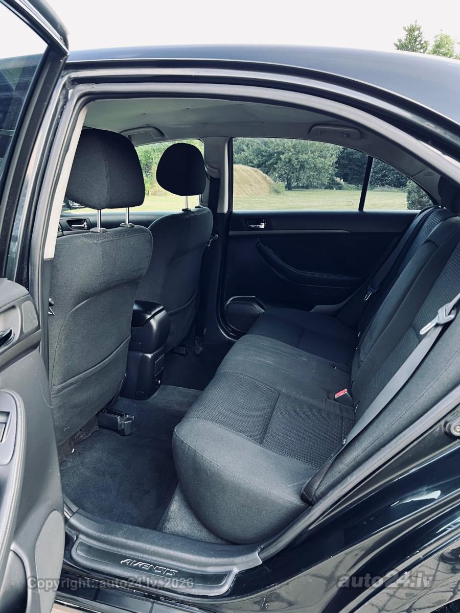 Melns Toyota Avensis 2004 Tallina, ar dzinēja tilpumu 2.00 L un nobraukumu 301 tūkst. km par 1999 €, foto 13 vietnē AUTOMOTO.COM.LV