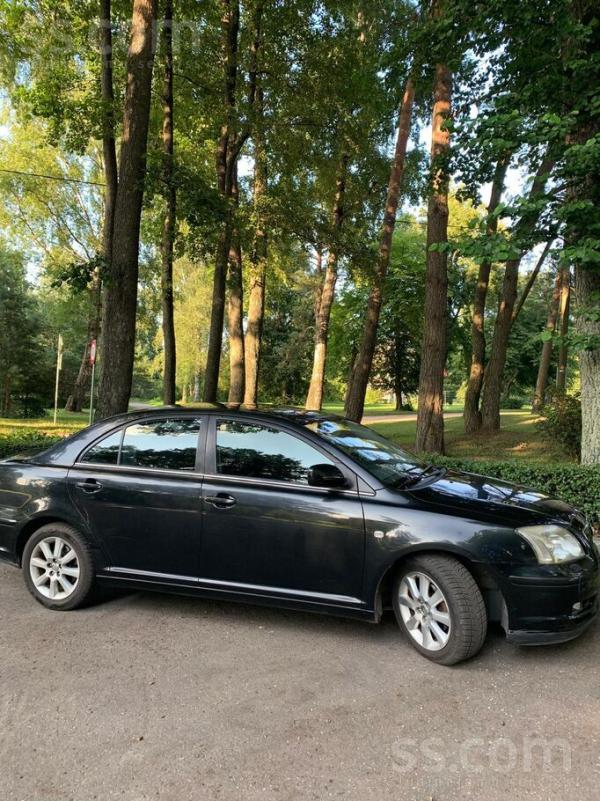 Black Toyota Avensis 2004 in Riga, with an engine capacity of 1.80 L and mileage of 150 thousand km for 1900 €, photo 2 on AUTOMOTO.COM.LV