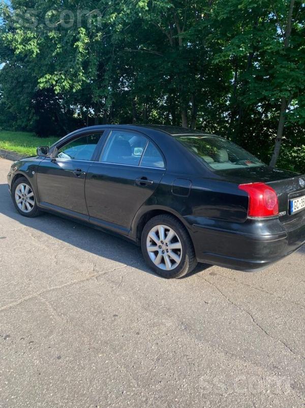 Black Toyota Avensis 2004 in Riga, with an engine capacity of 1.80 L and mileage of 150 thousand km for 1900 €, photo 3 on AUTOMOTO.COM.LV