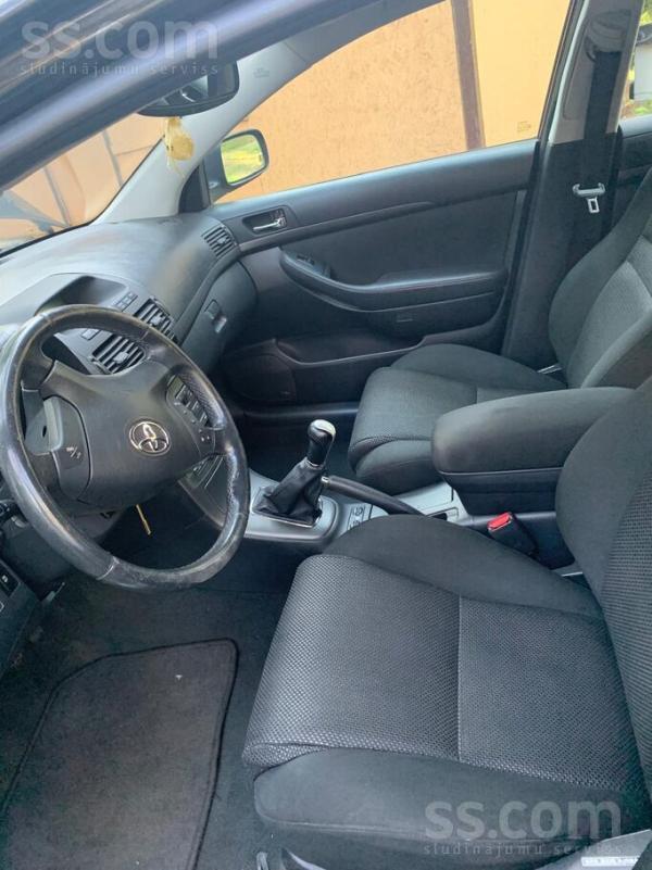 Black Toyota Avensis 2004 in Riga, with an engine capacity of 1.80 L and mileage of 150 thousand km for 1900 €, photo 4 on AUTOMOTO.COM.LV