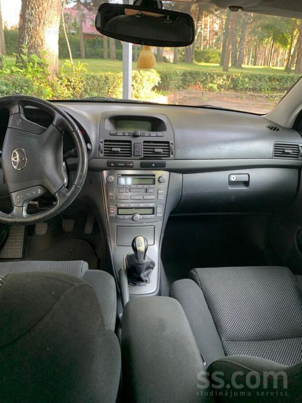 Black Toyota Avensis 2004 in Riga, with an engine capacity of 1.80 L and mileage of 150 thousand km for 1900 €, photo 5 on AUTOMOTO.COM.LV