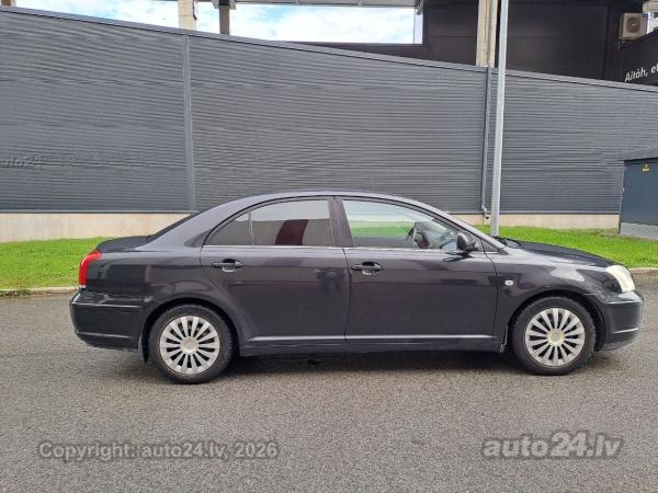Black Toyota Avensis 2004 in Tallinn, with an engine capacity of 2.00 L and mileage of 290 thousand km for 2499 €, photo 4 on AUTOMOTO.COM.LV