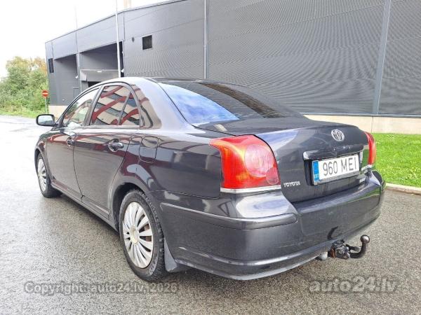 Black Toyota Avensis 2004 in Tallinn, with an engine capacity of 2.00 L and mileage of 290 thousand km for 2499 €, photo 6 on AUTOMOTO.COM.LV