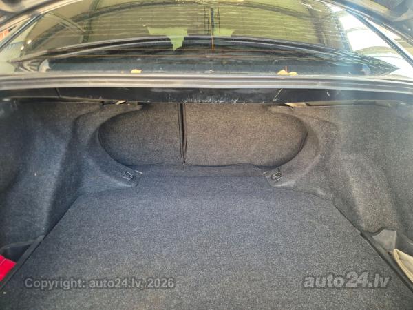Black Toyota Avensis 2004 in Tallinn, with an engine capacity of 2.00 L and mileage of 290 thousand km for 2499 €, photo 11 on AUTOMOTO.COM.LV