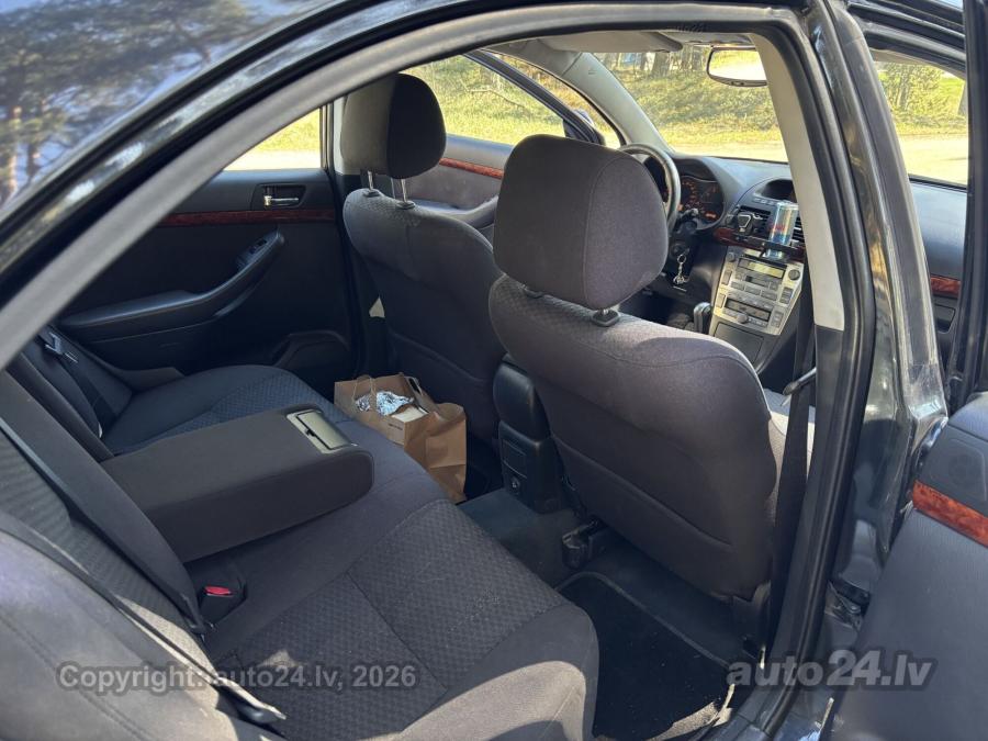 Melns Toyota Avensis 2005 Tallina, ar dzinēja tilpumu 2.00 L un nobraukumu 226 tūkst. km par 2700 €, foto 9 vietnē AUTOMOTO.COM.LV