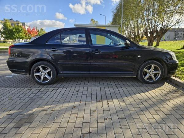 Тойота Авенсис 2006 в Валмиера на AUTOMOTO.COM.LV Черный Тойота Авенсис 2006 в Валмиера, объемом двигателя 2.00 л и пробегом 198 тыс. км за 1550 €, фото 6 на AUTOMOTO.COM.LV