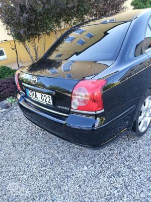 Melns Toyota Avensis 2008 Alīta, ar dzinēja tilpumu 2.00 L un nobraukumu 253 tūkst. km par 3900 €, foto 16 vietnē AUTOMOTO.COM.LV