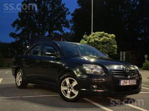 Melns Toyota Avensis 2008 Rīga, ar dzinēja tilpumu 2.00 L un nobraukumu 270 tūkst. km par 1250 €, foto  vietnē AUTOMOTO.COM.LV