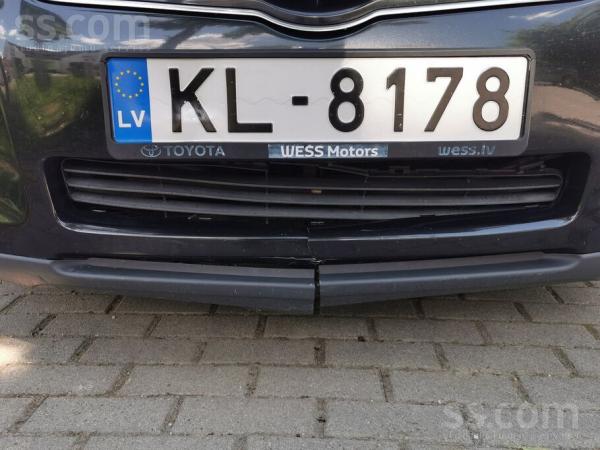 Черный Тойота Авенсис 2009 в Лиепая, объемом двигателя 2.40 л и пробегом 240 тыс. км за 2700 €, фото 3 на AUTOMOTO.COM.LV