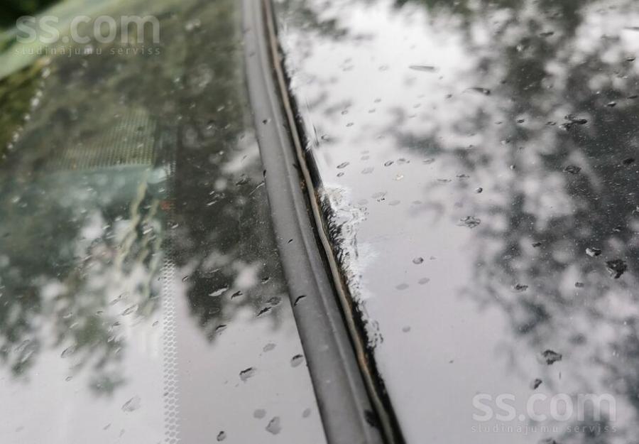 Black Toyota Avensis 2009 in Liepaja, with an engine capacity of 2.40 L and mileage of 240 thousand km for 2700 €, photo 5 on AUTOMOTO.COM.LV