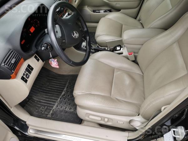 Черный Тойота Авенсис 2009 в Лиепая, объемом двигателя 2.40 л и пробегом 240 тыс. км за 2700 €, фото 7 на AUTOMOTO.COM.LV