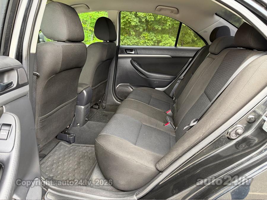 Black Toyota Avensis 2009 in Tallinn, with an engine capacity of 2.00 L and mileage of 97 thousand km for 5995 €, photo 16 on AUTOMOTO.COM.LV